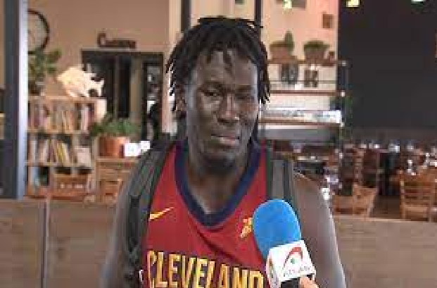 Un héros inattendu en Catagne : Le Sénégalais Assane Fall déjoue un ...